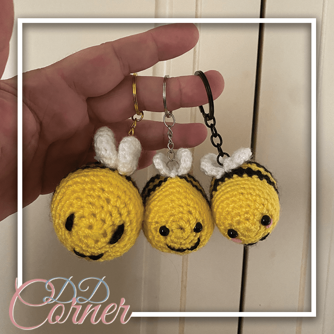 Crochet Bee Keychain - D&D's Corner